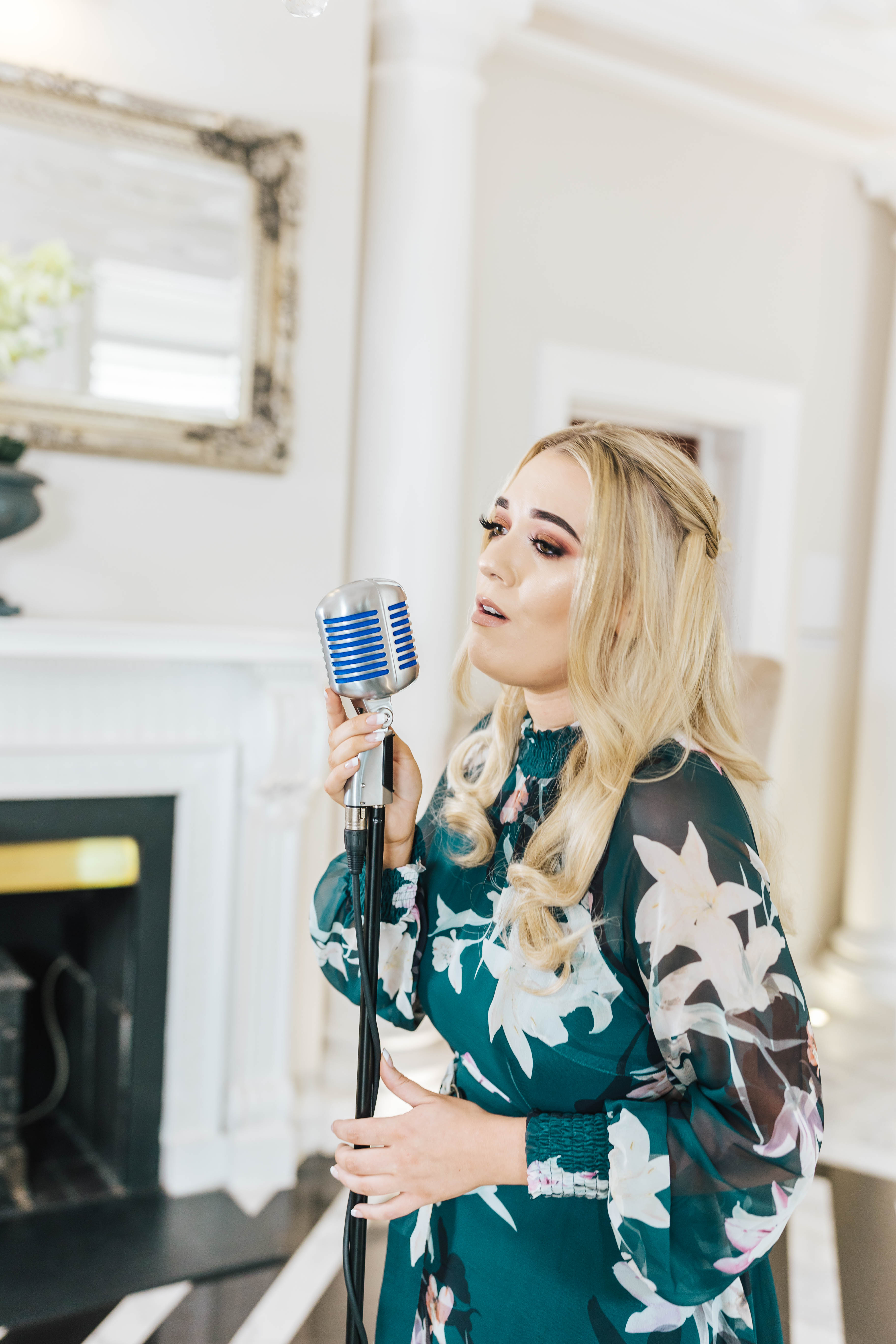 LISTEN - Chelsea Nolan Wedding Singer