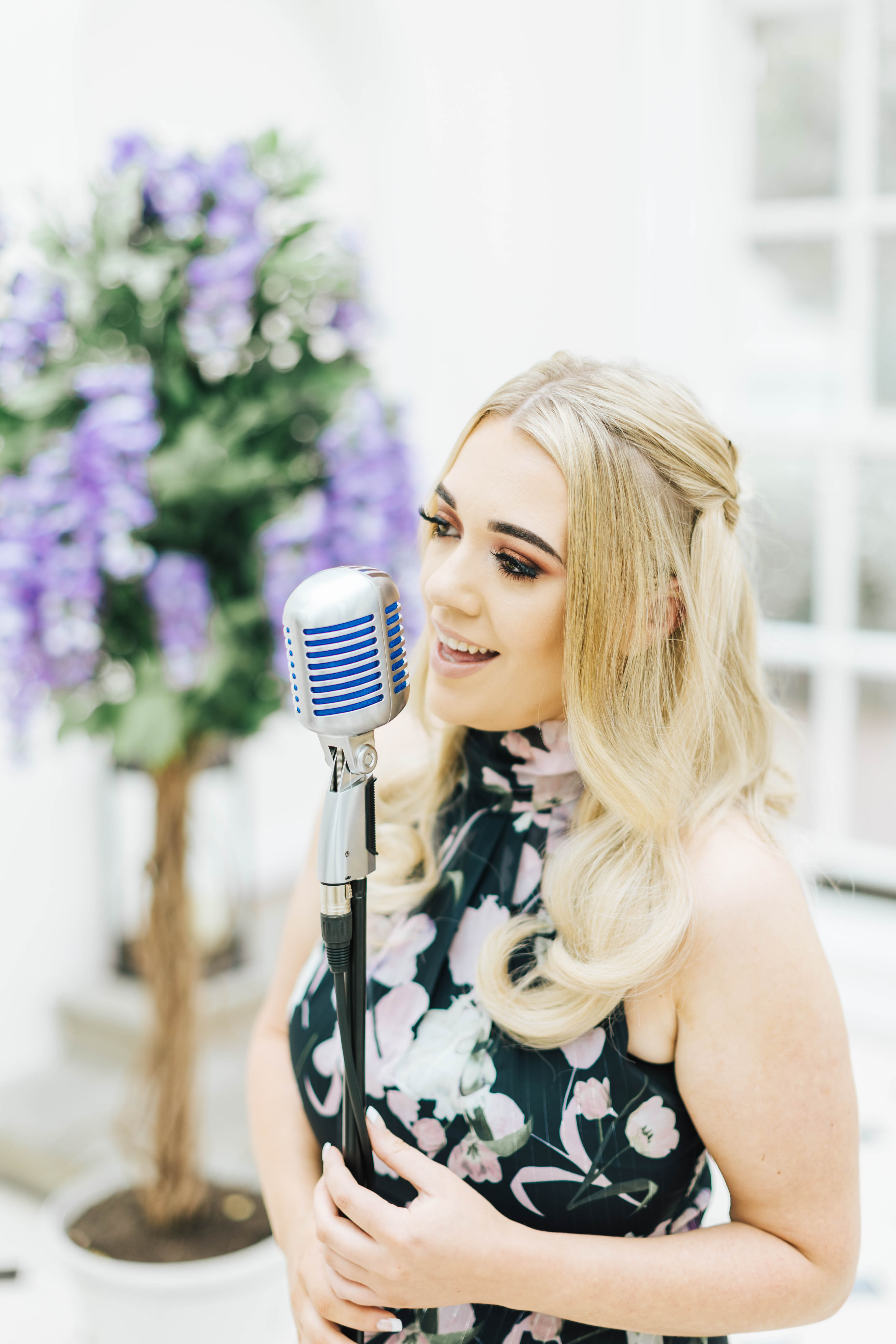 LISTEN - Chelsea Nolan Wedding Singer