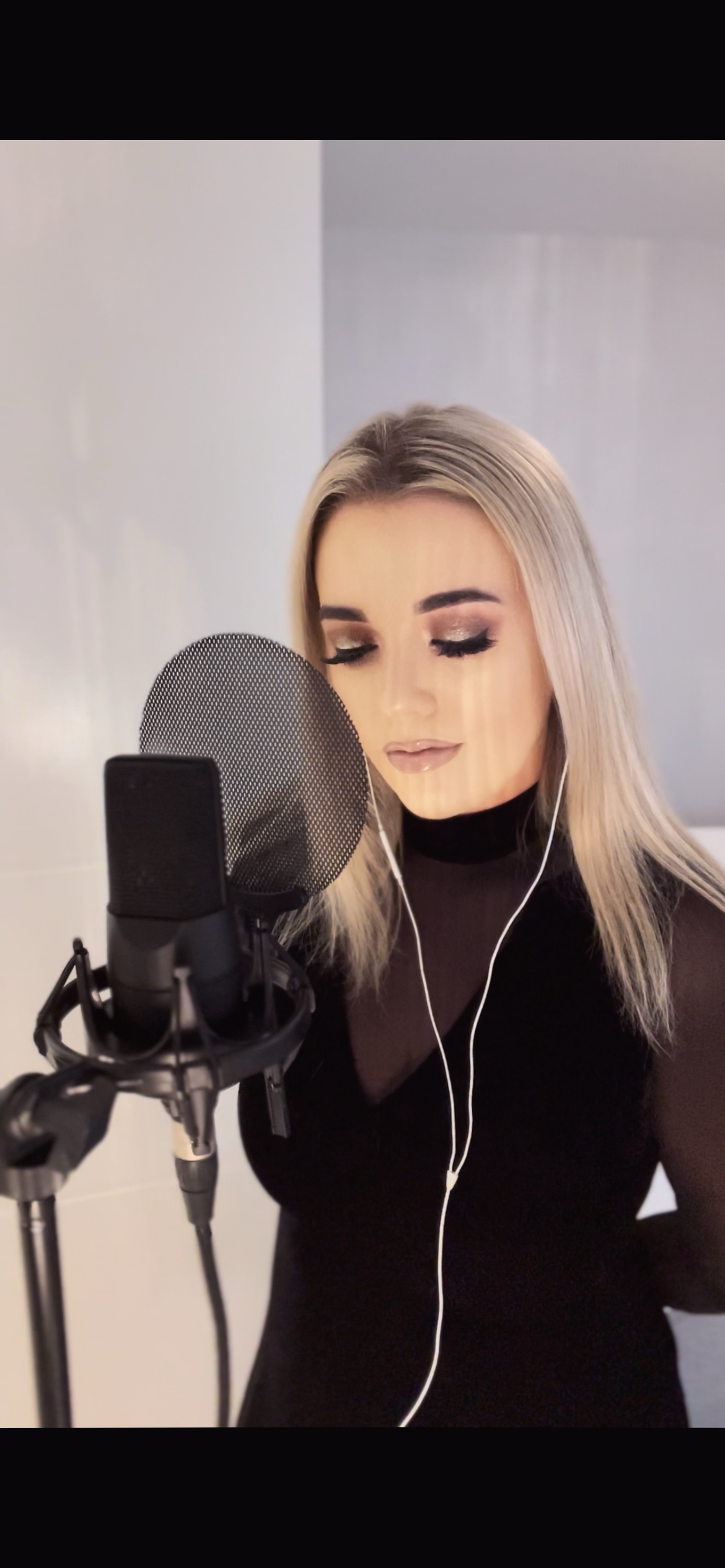 LISTEN - Chelsea Nolan Wedding Singer