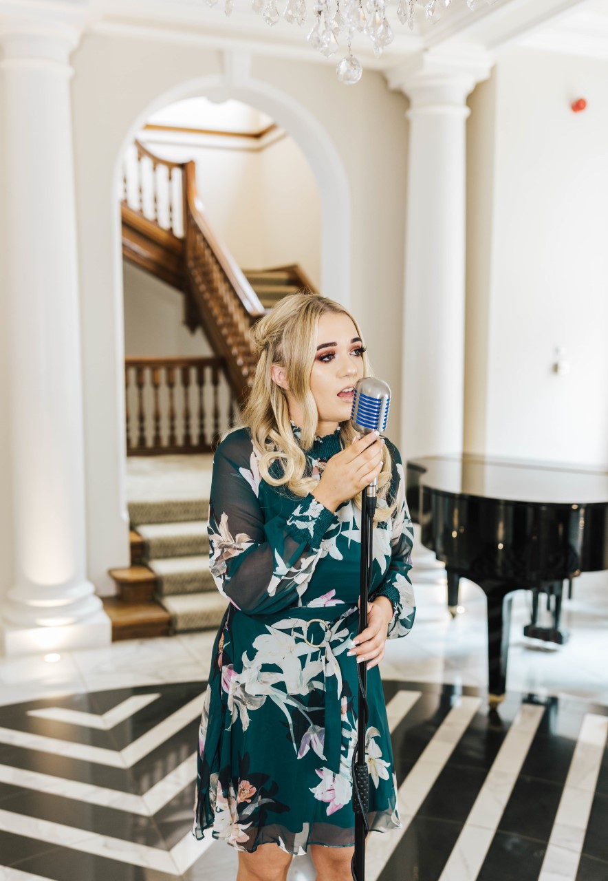 LISTEN - Chelsea Nolan Wedding Singer